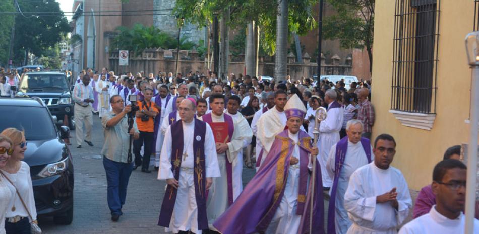 Una gran procesión que inició desde el convento de los Dominicos y ...