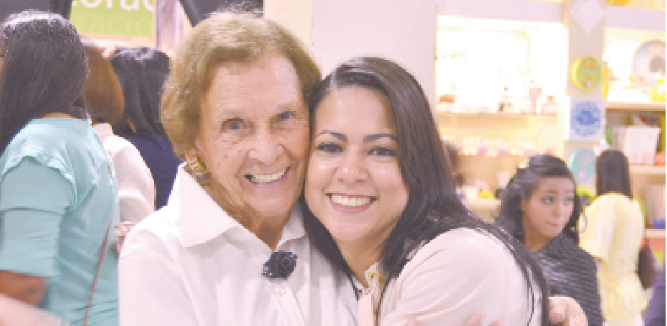 Balvina Ochoa y Ruth Morel.