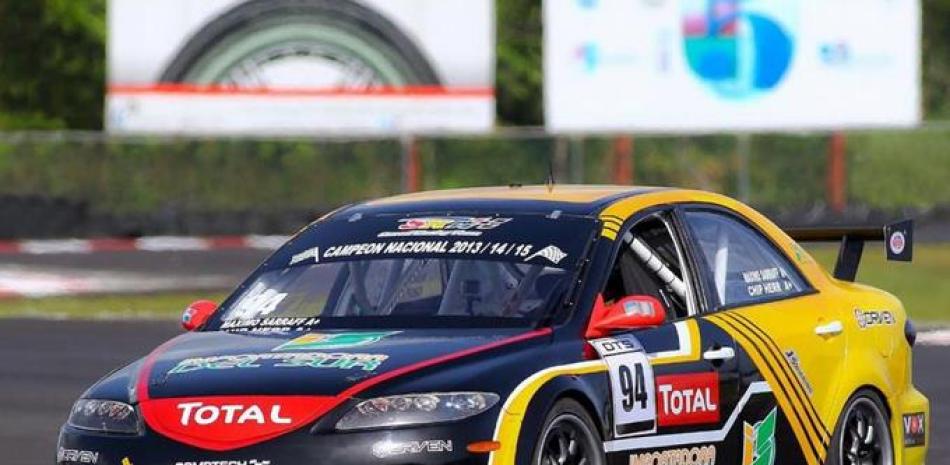 Chip Herr, a bordo del Mazda 6 de Sarraff Racing Team, recorre la pista ...