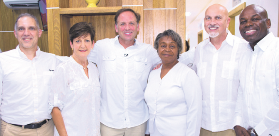 John Powers, Patti Pease, Jay Geier, Elsa Phanor, David Ahearn y Moisés ...