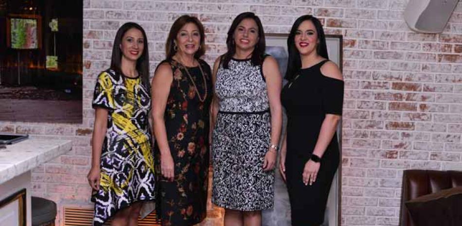 Laura Guzmán, Katingo Haché de Santelises, Ana Santelises de Latour y ...