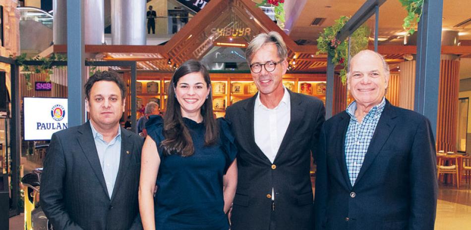 Jacinto Peynado, Daniela Velutini de Puppio, Volker Pellet y Luis ...