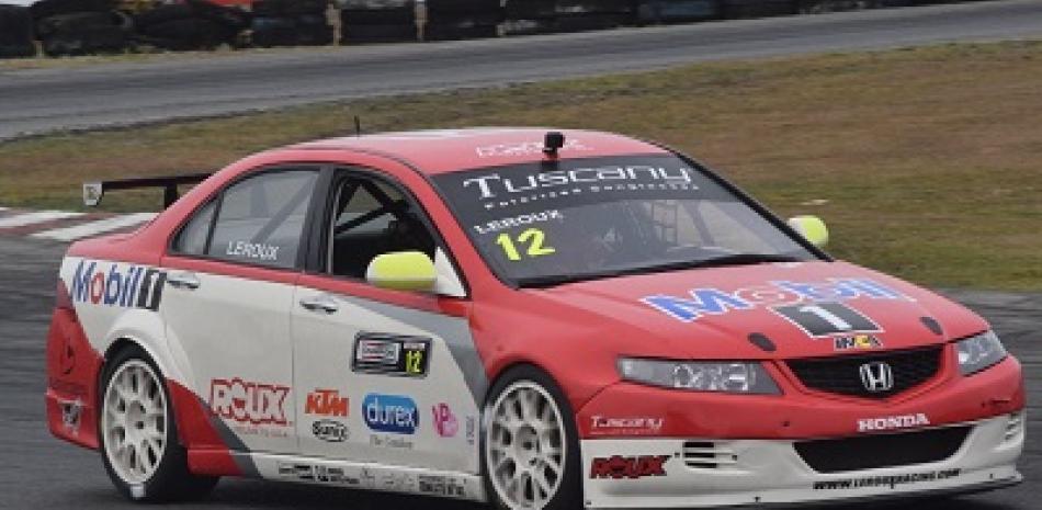 José Ricardo Leroux completa el recorrido del Autódromo Petronan ayer ...