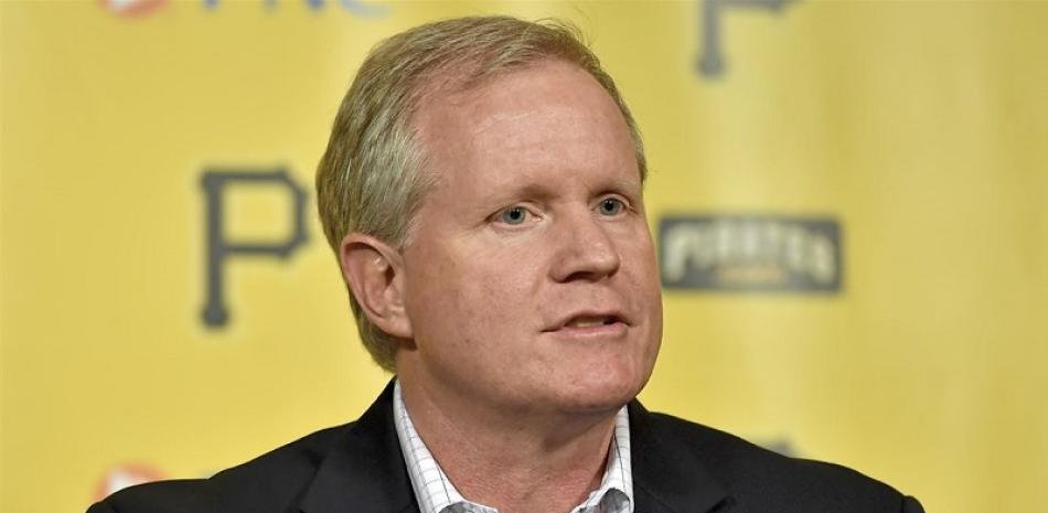 Neal Huntington durante una rueda de prensa. Matt Freed/Pittsburgh Post ...