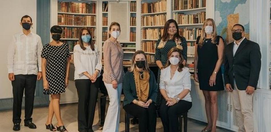 Roberto Herrera, Lía Álvarez, Mari Pili Díaz, Liza Bonetti de Vicini ...