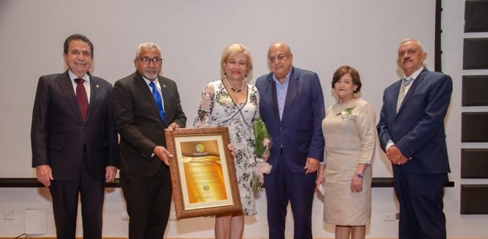 "Fundación Farach recibe reconocimiento"| Listín Diario