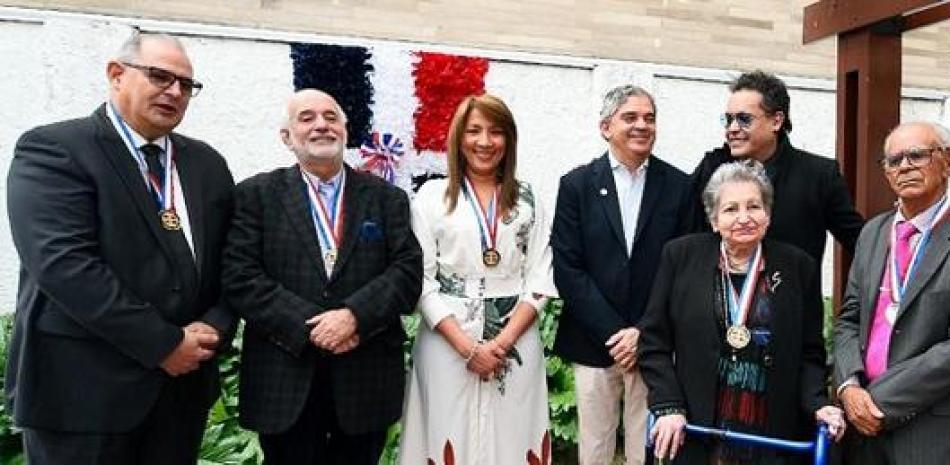Periodista dominicana radicada en Colombia recibe medalla al mérito ...