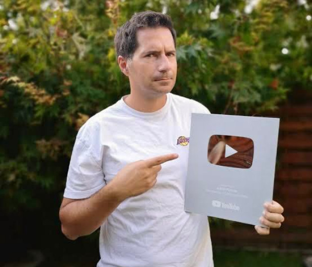 "Youtuber de finanzas Julien Roman explica la importancia de invertir y gastar lo mínimo ...