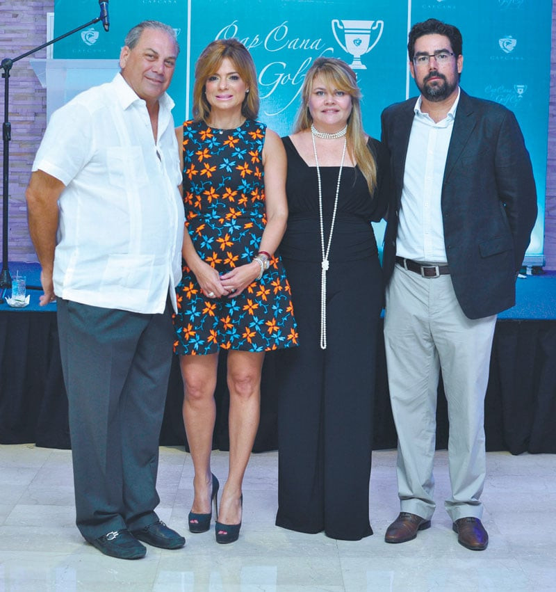 Ricardo Hazoury, Lissette de Hazoury, Pamela de Betances y Efren García.
