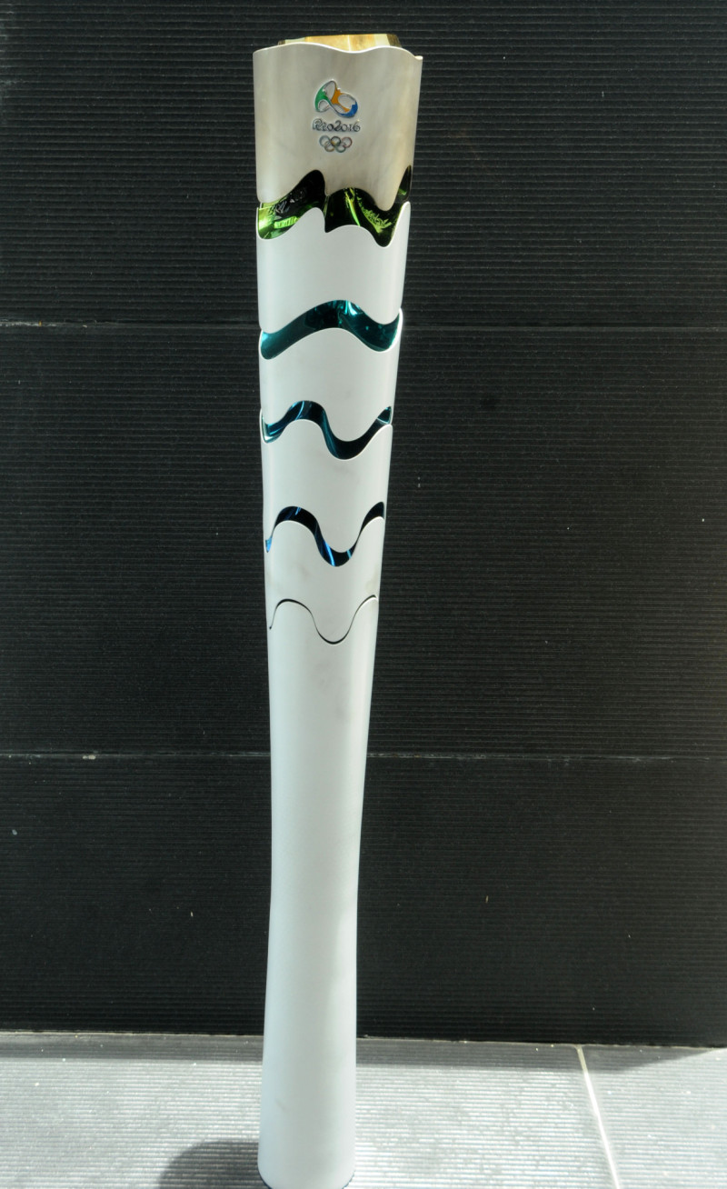 Réplica de la Antorcha Olímpica entregada a la delegación de República ...