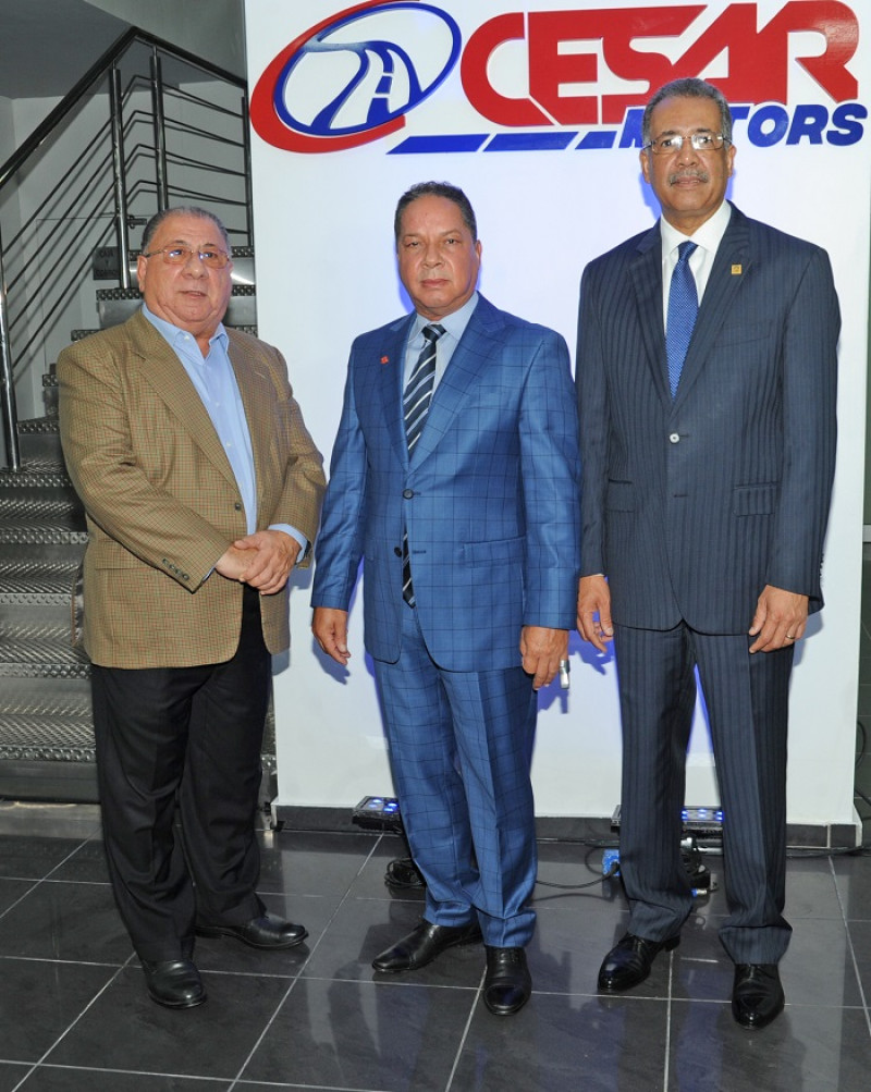 José Ramón Fadul, César de los Santos y Simón Lizardo Mézquita.