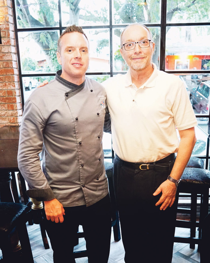 Chefs Esteban Ramírez y Philippe Mongereau
