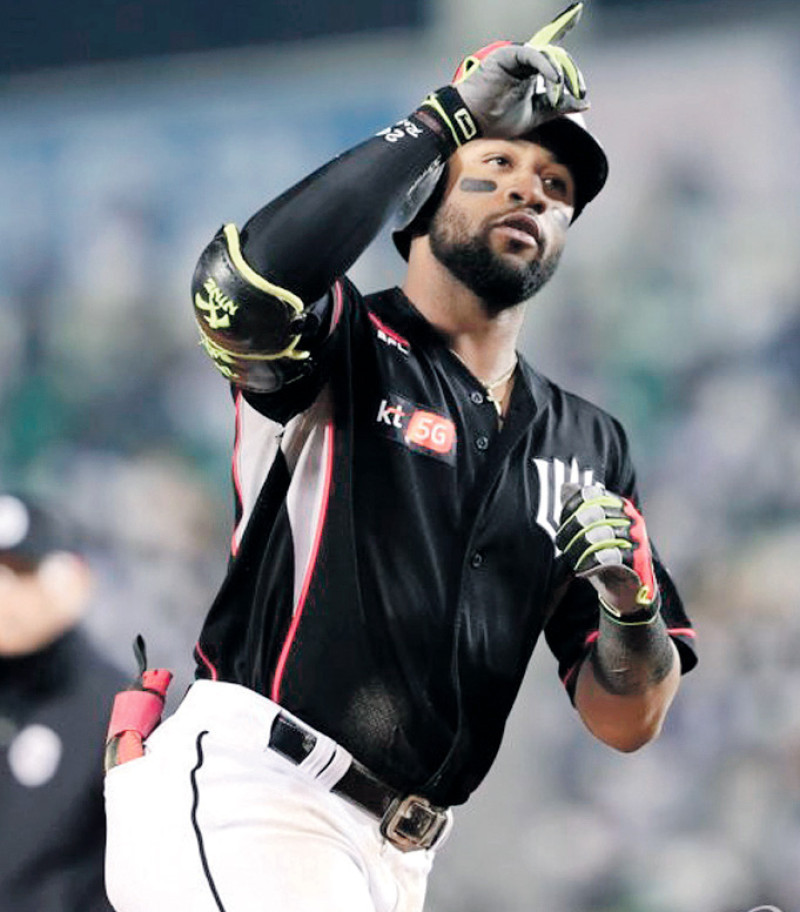 "Mel Rojas Jr. estremece con su bate béisbol de Corea"| Listín Diario