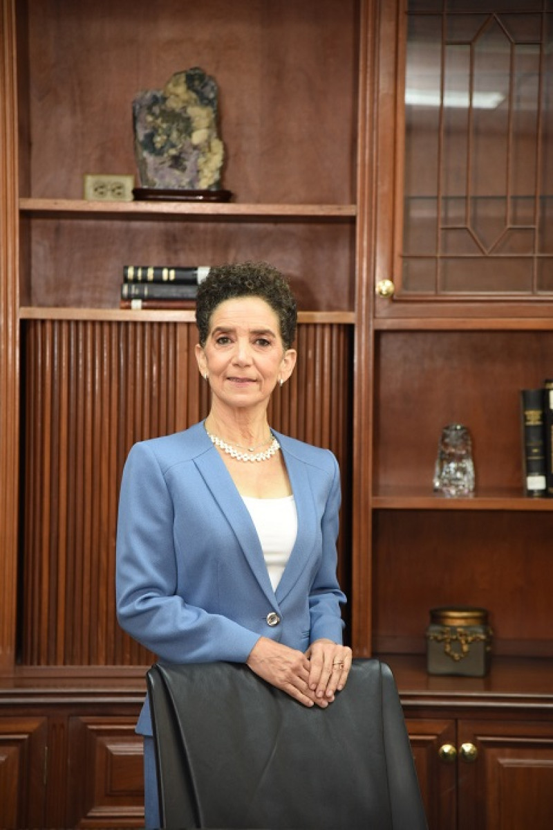 "Ulises Cabrera festeja su 54 aniversario y renueva su imagen ...