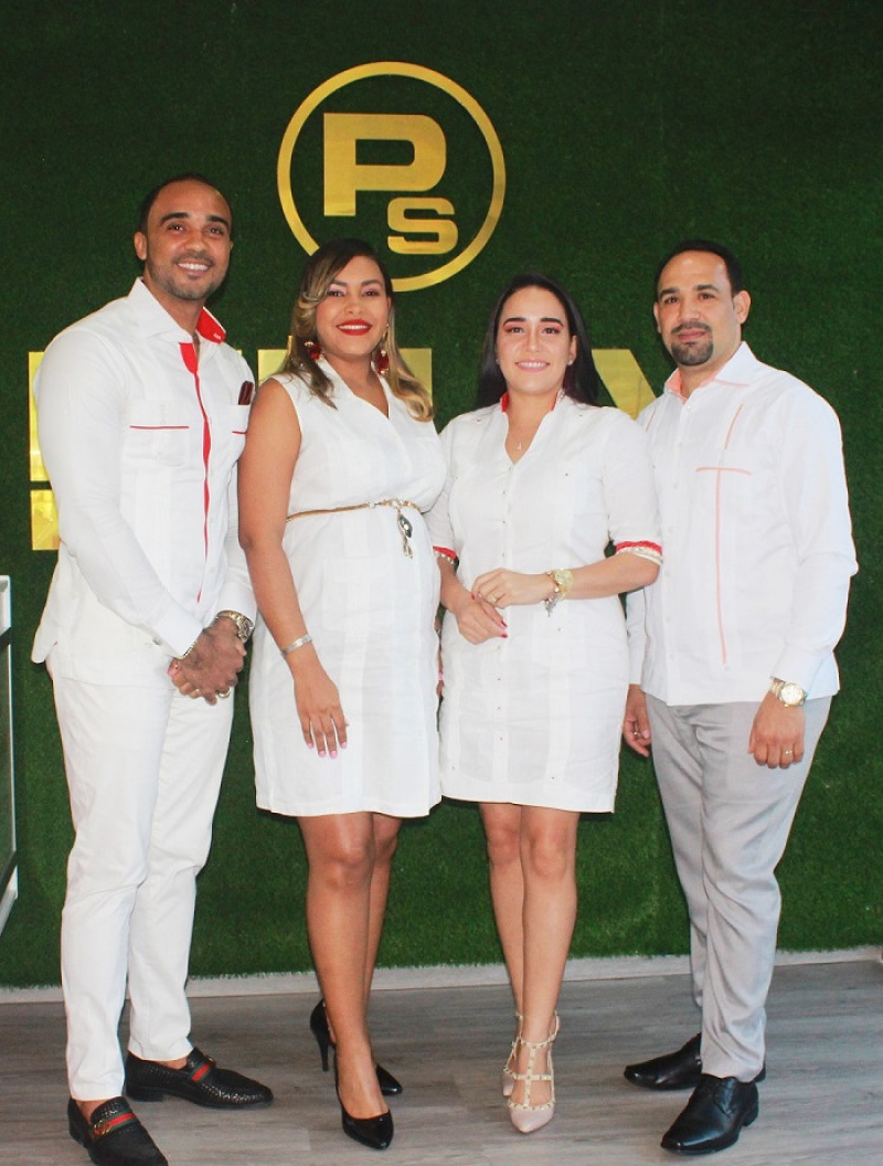 Carlos Orlando Pina, Jenny de Pina, Judith de Pina y Carlos Pina.