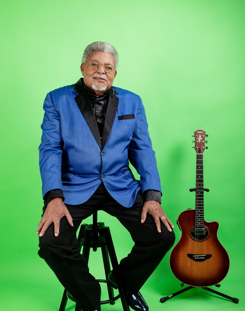 Ramón Torres, de 72 años, es un genuino representante de la bachata ...