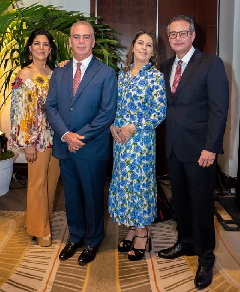 Dino Campagna, Alexandra Guzmán de Campagna, Ivonne Mañón de Rizek y ...