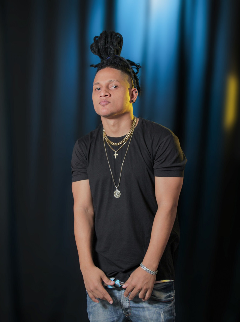 Tj López se encuentra inmerso el estudio trabajando en sus próximos lanzamientos "Yo la vi" y ...