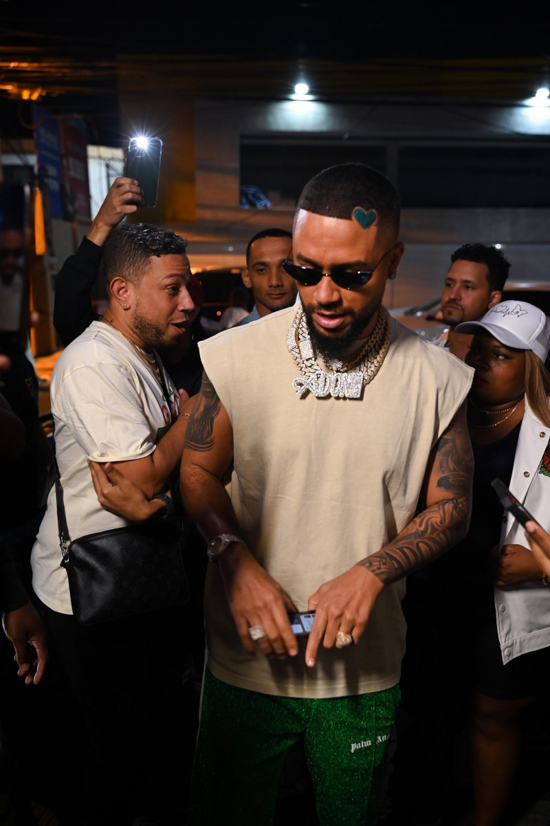 "Dj Adoni muestra una vez más sus dotes de cantante en “Gugle” junto a ...