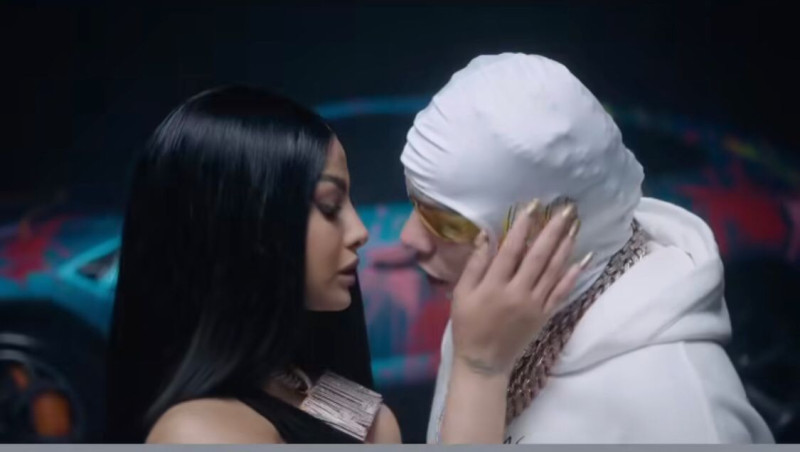 "El apasionado beso de Yailin y Tekashi en video musical"| Listín Diario