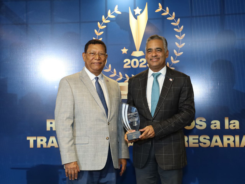 "Reconocimiento a la trayectoria empresarial"| Listín Diario